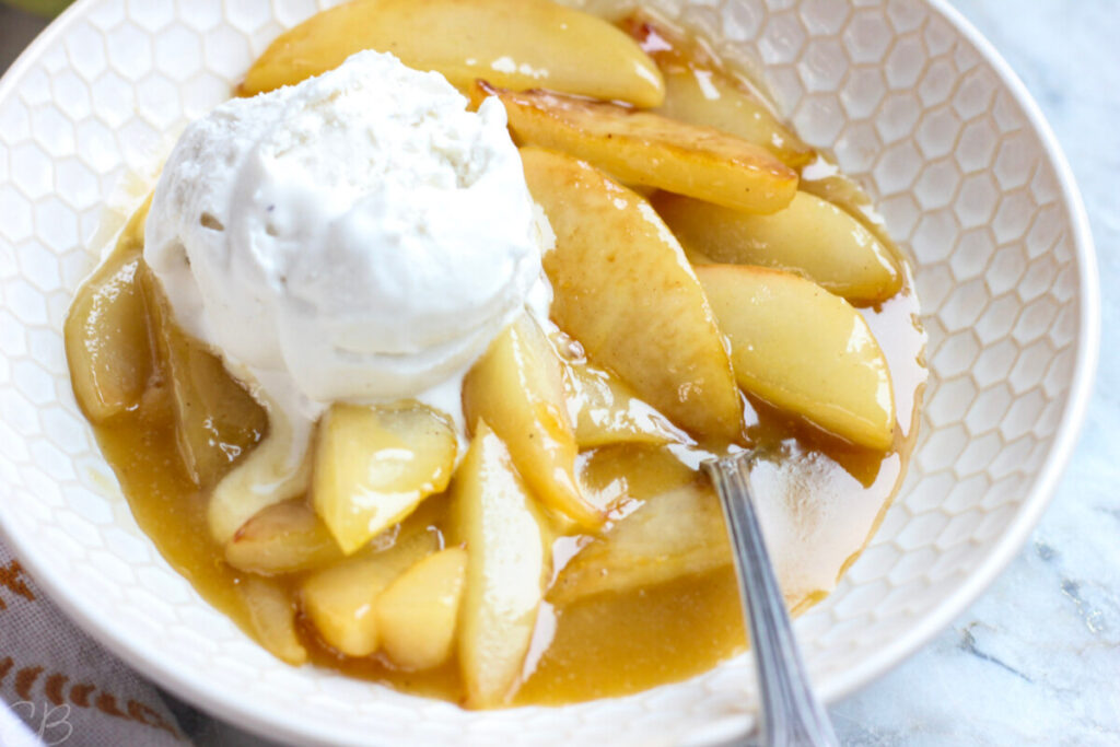 Sautéed Caramelized Pears (Easy, Maple syrup sweetened) - Eat Beautiful